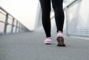 How Many Steps to Walk or Run 10 Miles by Height & Gender?