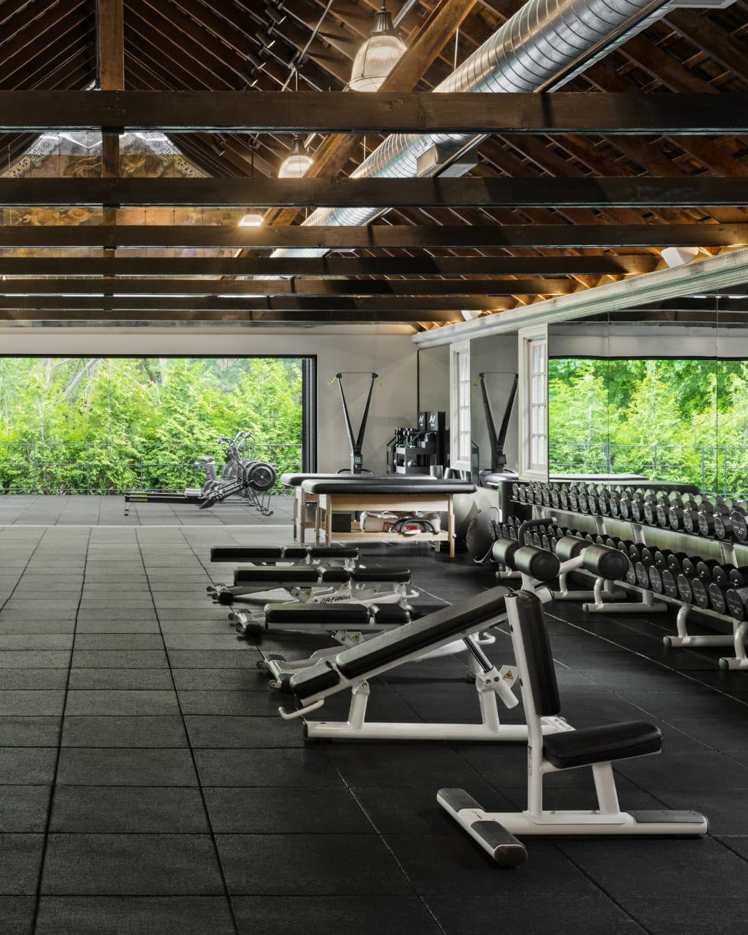 Top 10 Luxury Gyms in the World: Best Features & Exclusive Amenities