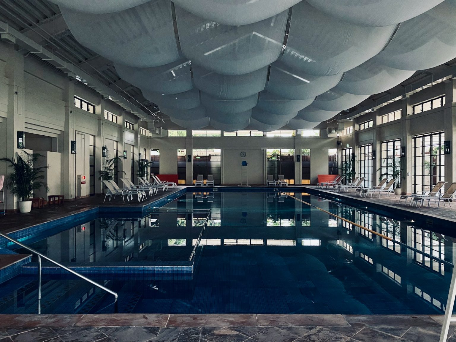 10 Best Gyms With Pools, Saunas & Hot Tubs
