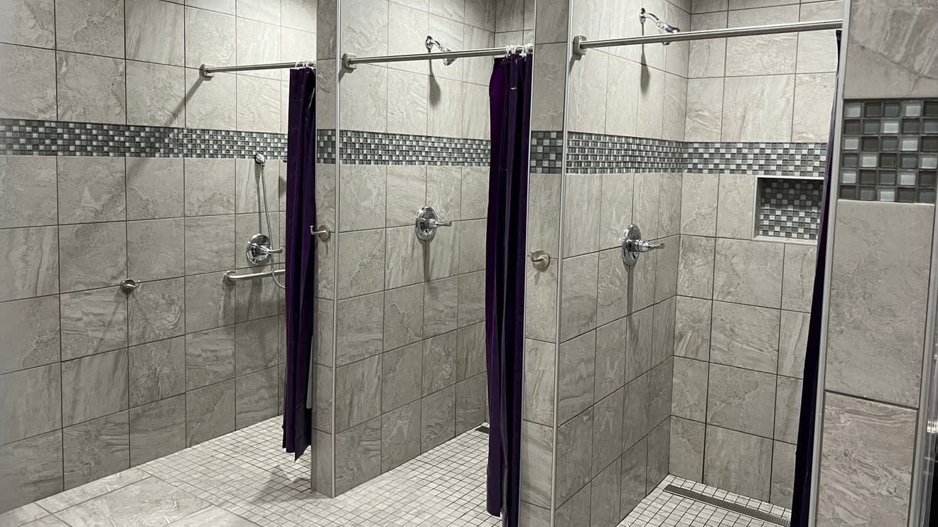 Does Planet Fitness Have Showers and Towels? [Guide + Honest Shower ...