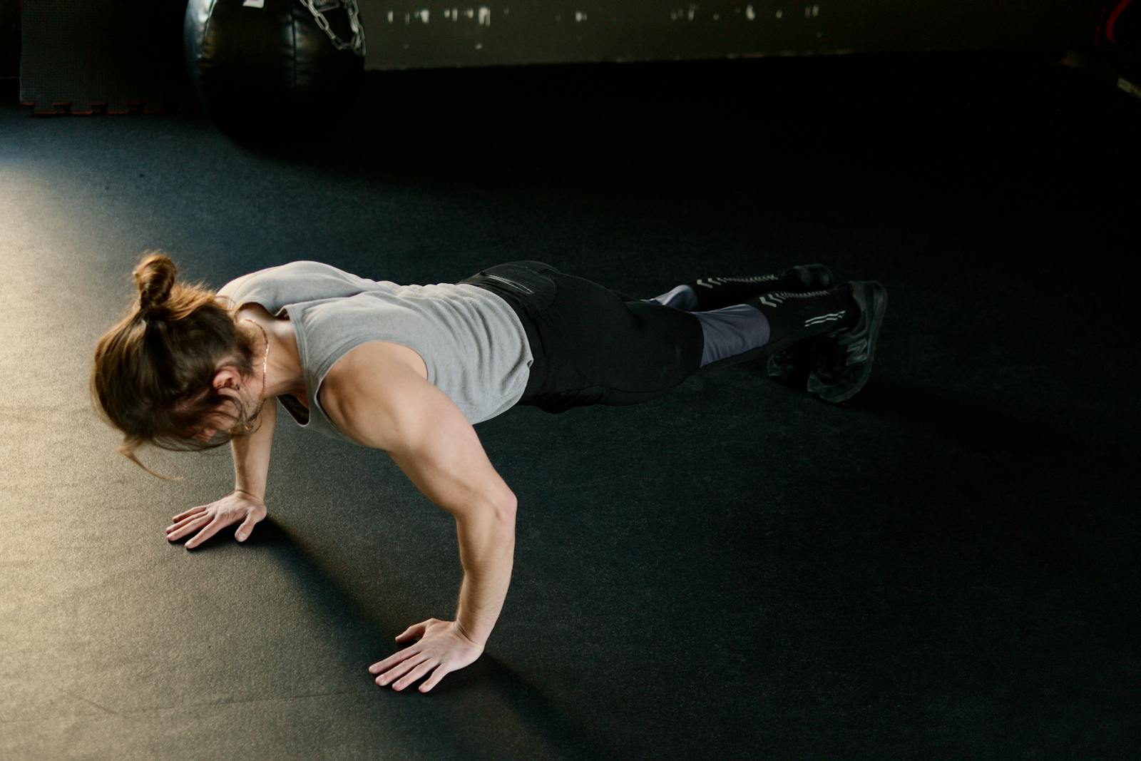 Bodyweight Workout Routine: Best Beginner to Advanced Exercises (No ...