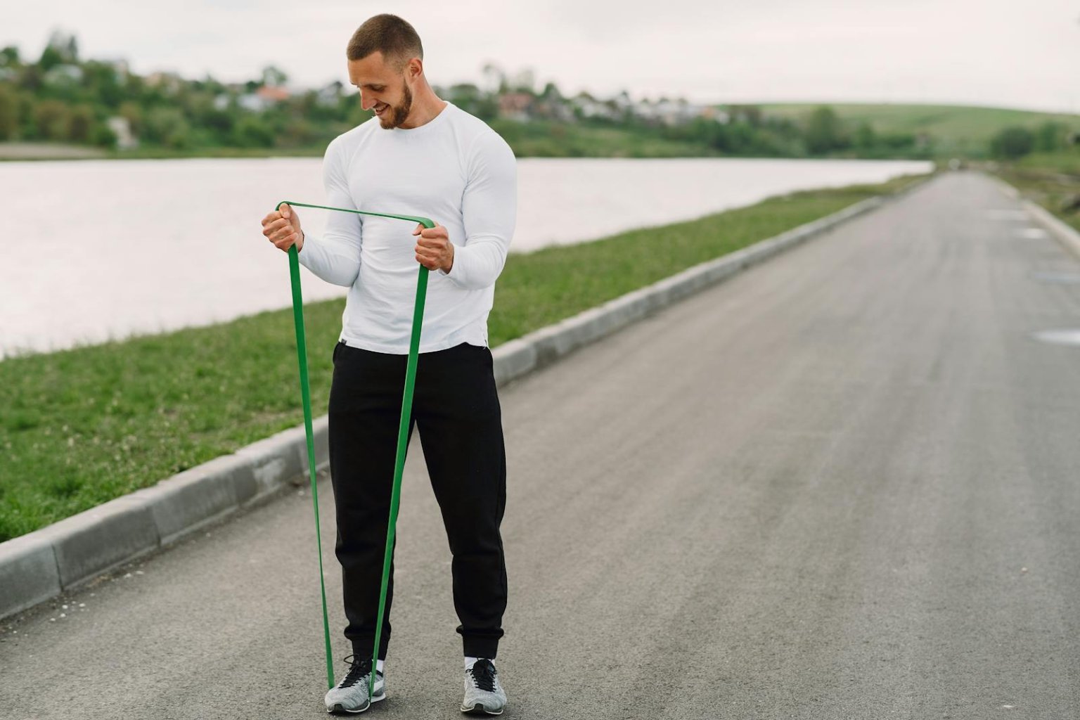 7 Best Tricep Exercises with Resistance Bands for Bigger Arms