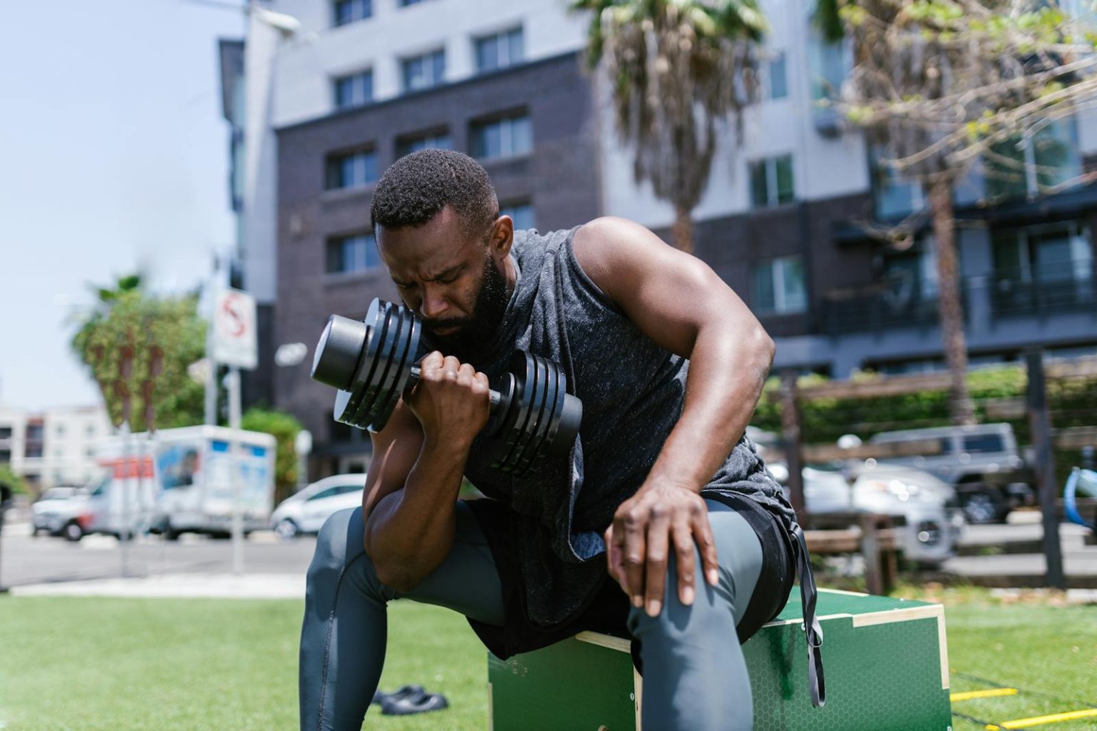 20 Best Dumbbell Workouts to Build Muscle and Burn Fat Fast