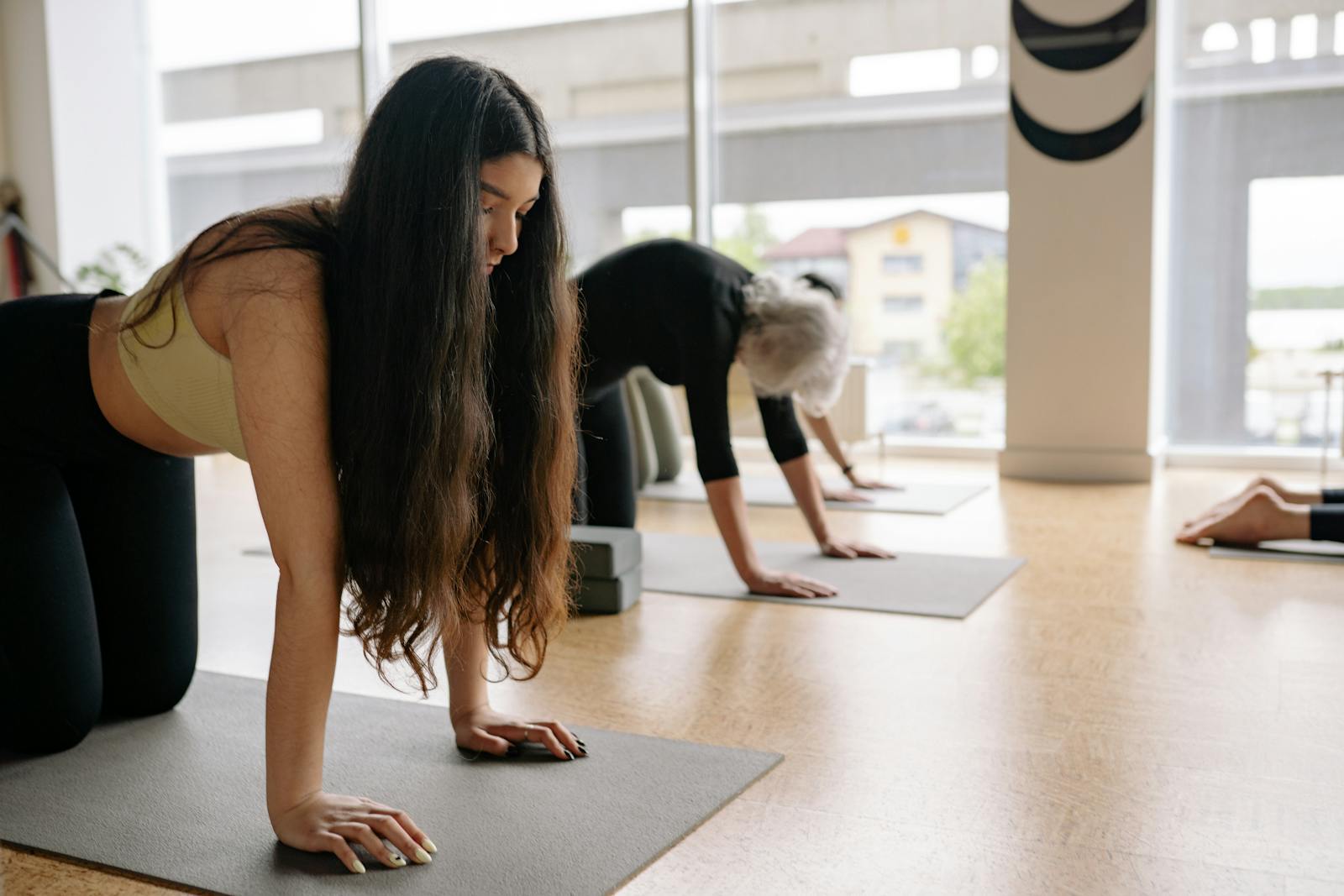 8 Best Erector Spinae Exercises for Seniors (Safe Back After 60)
