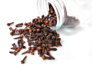 10 Proven Health Benefits of Cloves (Backed by Science)