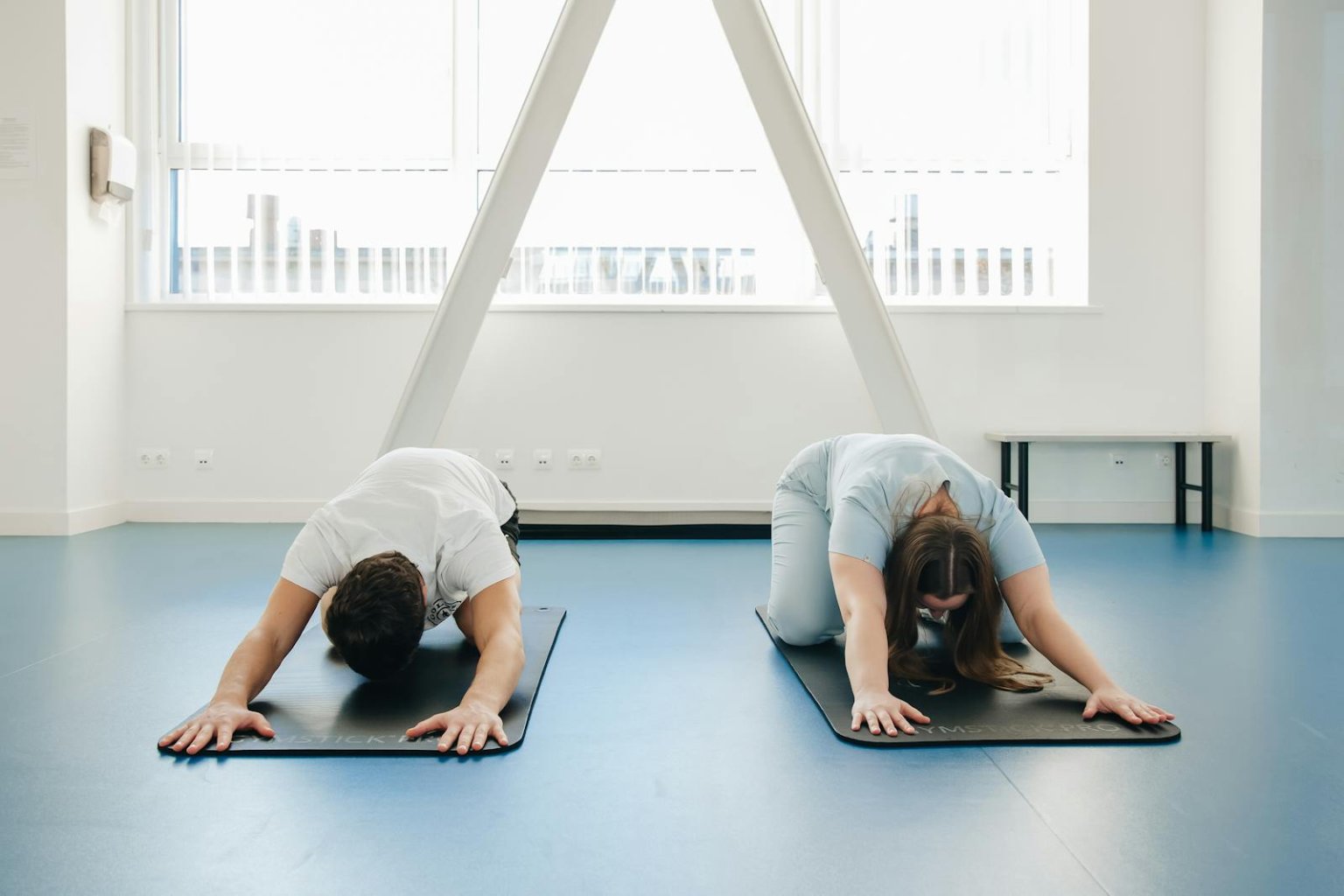 15 Best Pilates Mat Exercises for Beginners (Strength & Control)