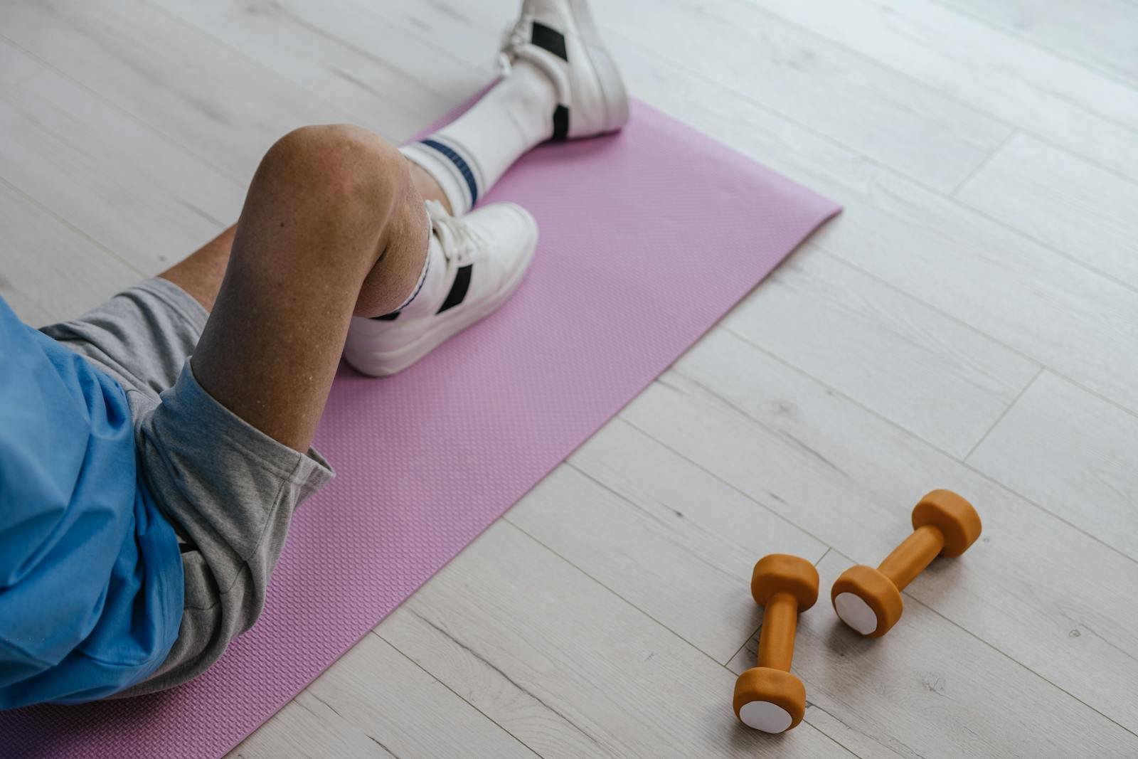 Quad Set Exercise: Proper Form, Benefits, & Common Mistakes