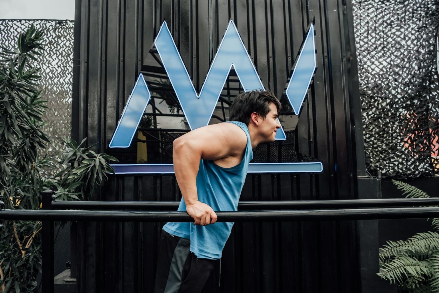 Dip Exercise: Build Bigger Triceps and a Stronger Chest